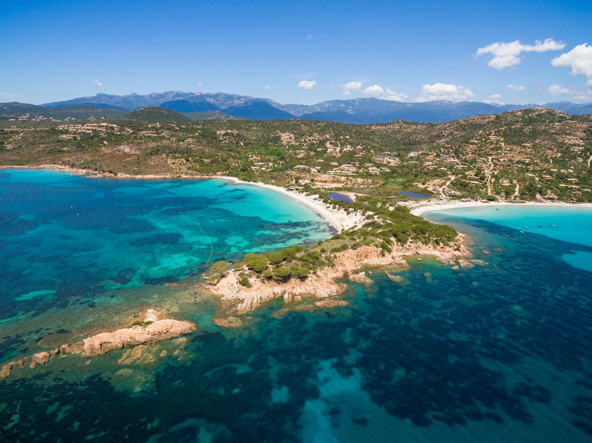 Îles voisines de la Corse: découvrez leur attractivité immobilière